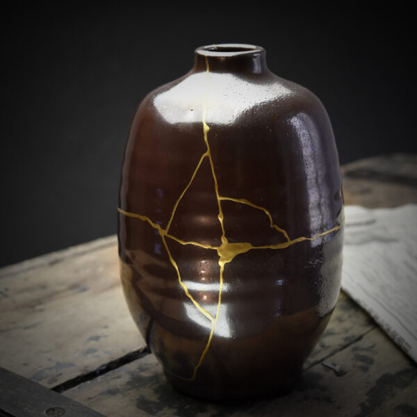 Traditional Kintsugi pottery and art for sale (Urushi and 24k gold)