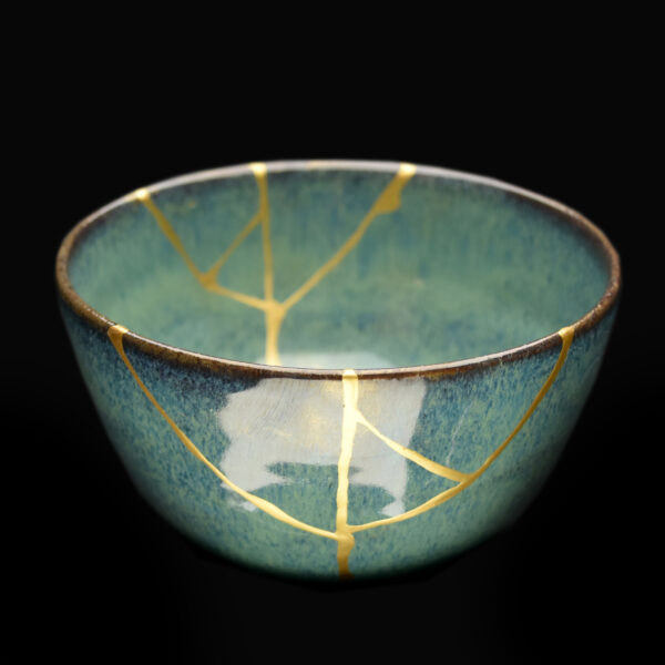 Traditional Kintsugi pottery and art for sale (Urushi and 24k gold)