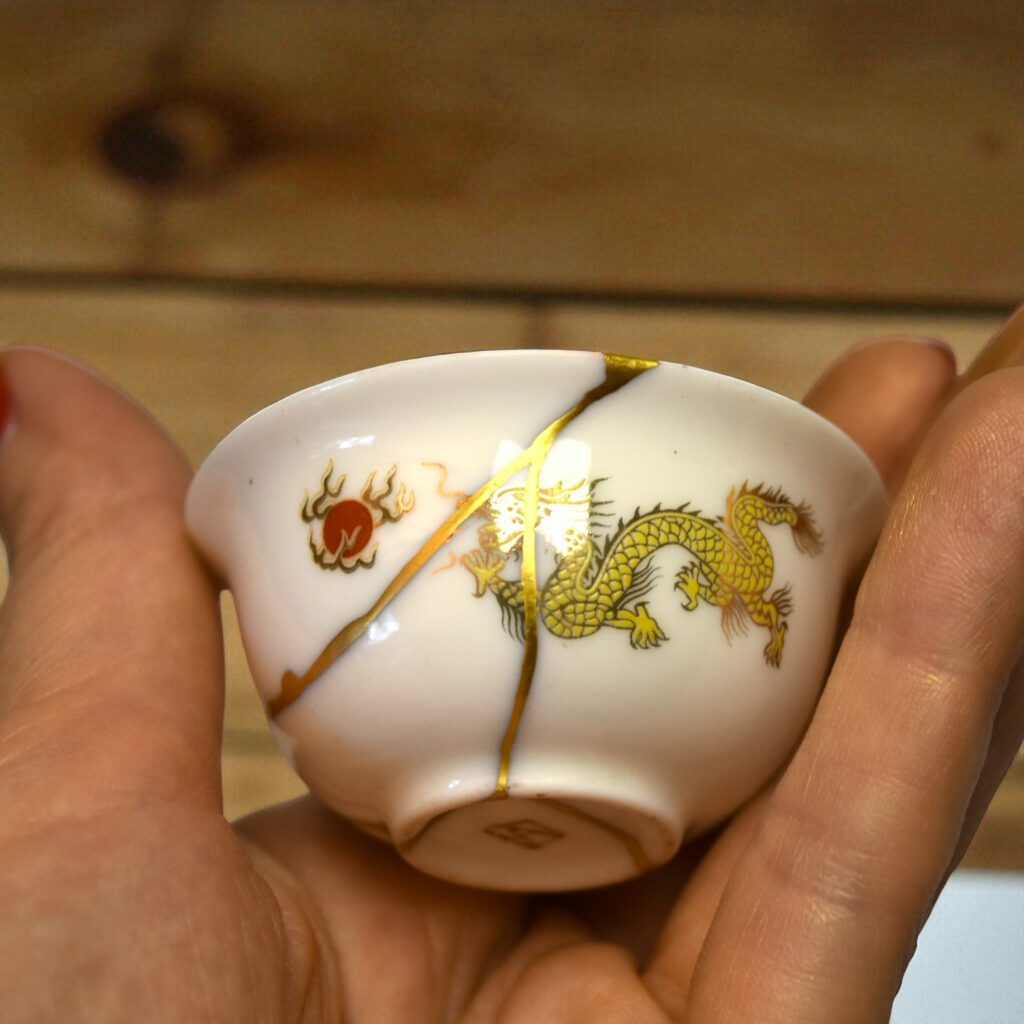 Kintsugi Sake Cup - Traditional Kintsugi Shop: Kintsugi By Myriam greff